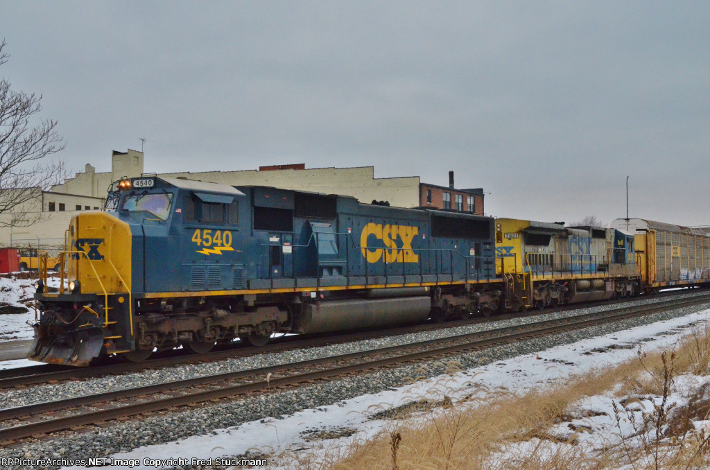 CSX 4540 & 7531 pull stacks west.